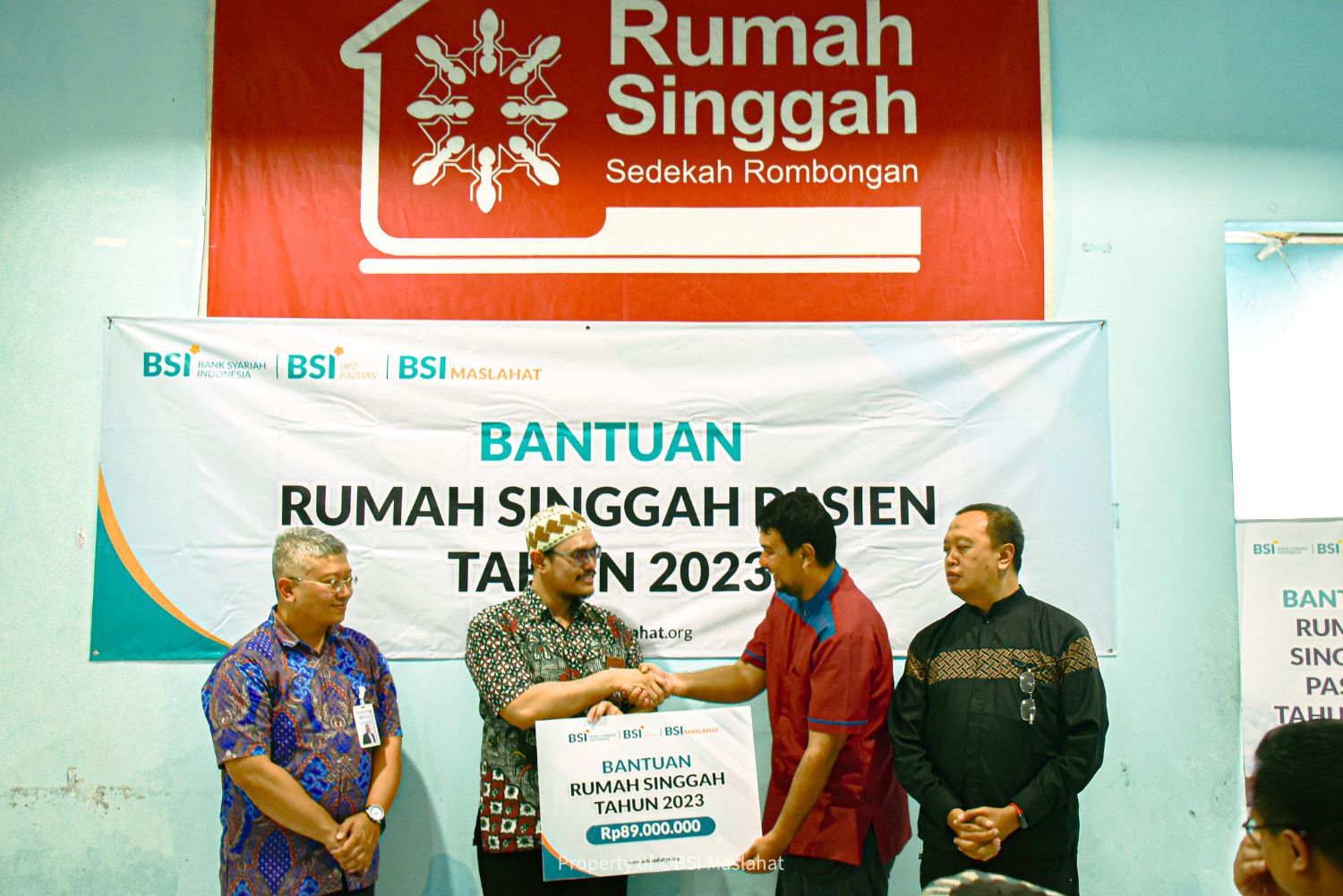 BSI dan BSI Maslahat Serahkan Bantuan Program Rumah Singgah di Semarang ...